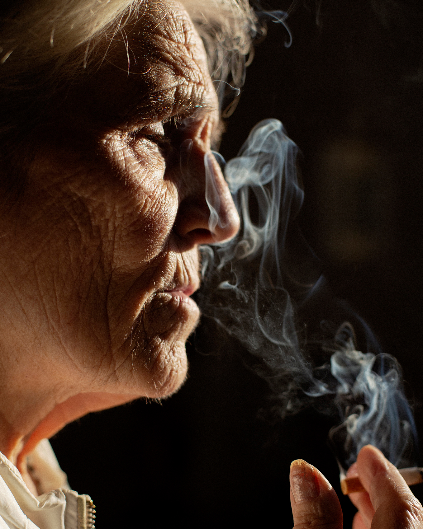 “Things She Keeps in the Smoke” by Johann Bertelli – burn magazine